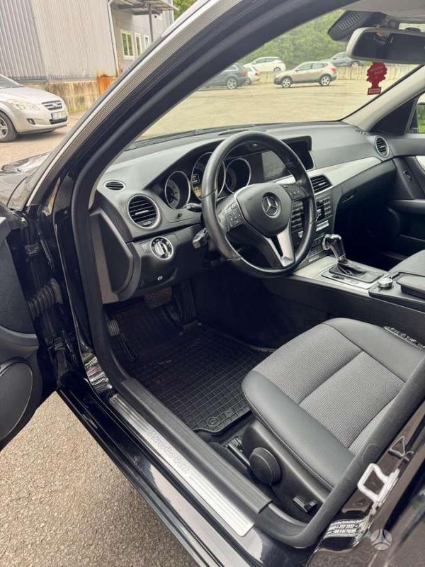 Mercedes-Benz c-220 2013 Viļņa vietnē Melns Mercedes-Benz c-220 2013 Viļņa, ar dzinēja tilpumu 2.14 L un nobraukumu 233 tūkst. km par 6500 €, foto 7 vietnē AUTOMOTO.COM.LV