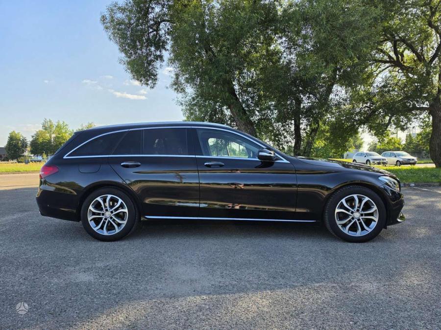 Black Mercedes-Benz c-220 2014 in Kaunas, with an engine capacity of 2.20 L and mileage of 243 thousand km for 11950 €, photo 5 on AUTOMOTO.COM.LV