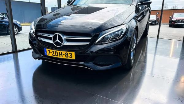 Black Mercedes-Benz c-220 2014 in Jurmala, with an engine capacity of 2.20 L and mileage of 255 thousand km for 10950 €, photo 4 on AUTOMOTO.COM.LV
