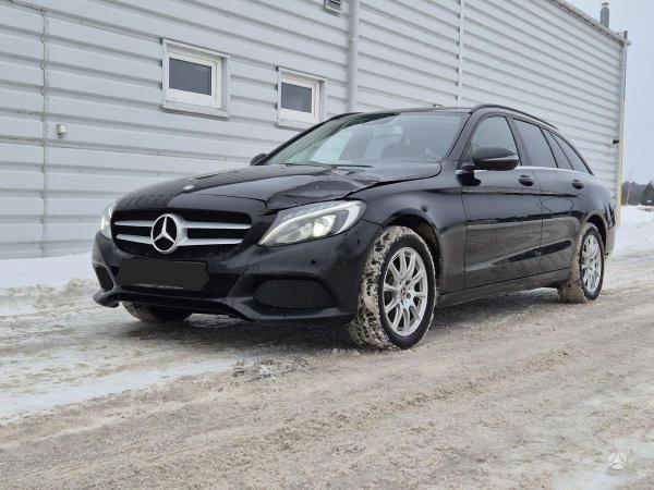 Black Mercedes-Benz c-220 2015 in Silute, with an engine capacity of 2.14 L and mileage of 399 thousand km for 5999 €, photo 2 on AUTOMOTO.COM.LV