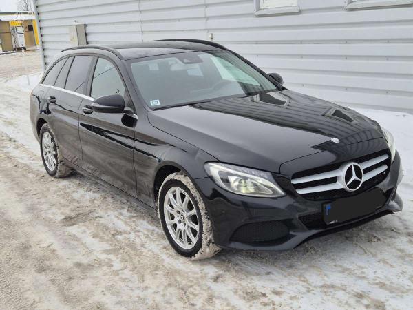 Black Mercedes-Benz c-220 2015 in Silute, with an engine capacity of 2.14 L and mileage of 399 thousand km for 5999 €, photo 4 on AUTOMOTO.COM.LV