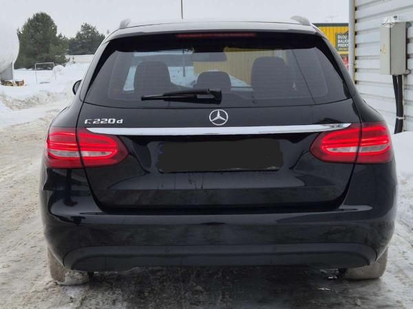 Black Mercedes-Benz c-220 2015 in Silute, with an engine capacity of 2.14 L and mileage of 399 thousand km for 5999 €, photo 5 on AUTOMOTO.COM.LV