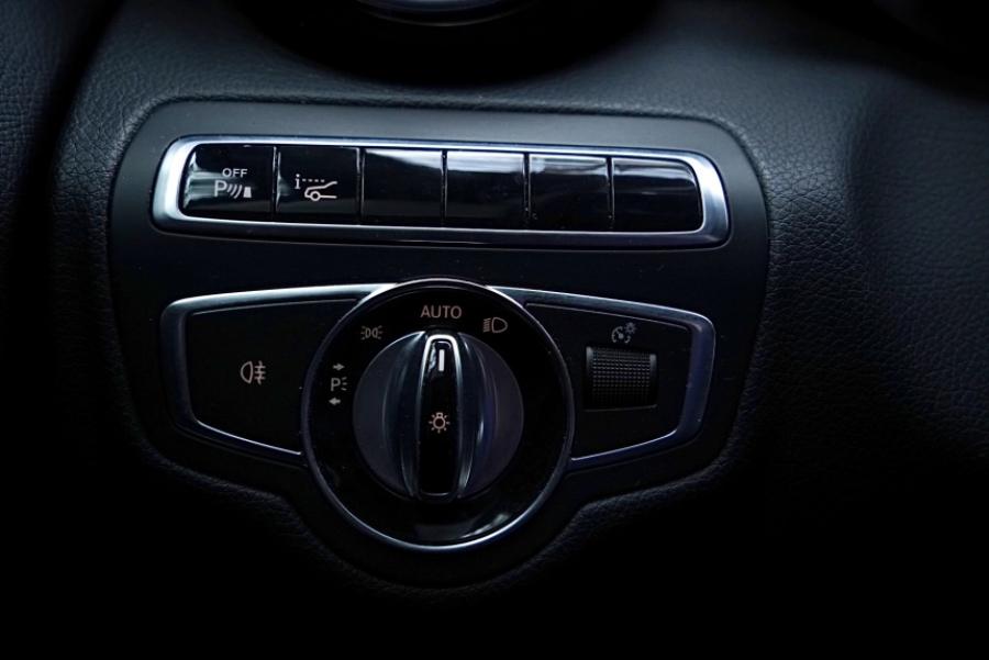 Black Mercedes-Benz c-220 2015 in Riga, with an engine capacity of 2.20 L and mileage of 172 thousand km for 12600 €, photo 8 on AUTOMOTO.COM.LV