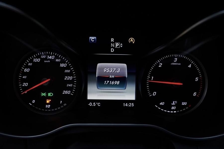 Black Mercedes-Benz c-220 2015 in Riga, with an engine capacity of 2.20 L and mileage of 172 thousand km for 12600 €, photo 9 on AUTOMOTO.COM.LV