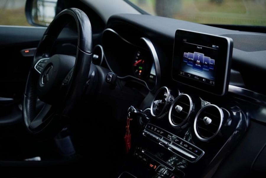 Black Mercedes-Benz c-220 2015 in Riga, with an engine capacity of 2.20 L and mileage of 172 thousand km for 12600 €, photo 14 on AUTOMOTO.COM.LV