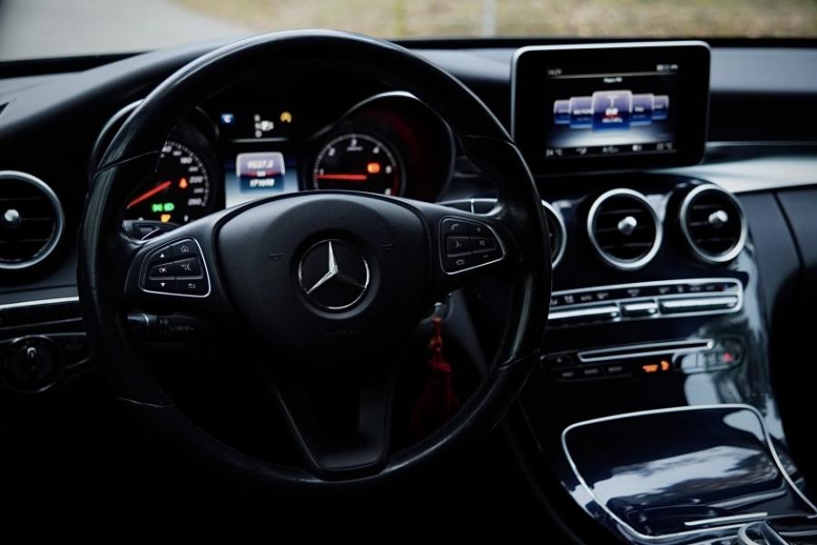 Black Mercedes-Benz c-220 2015 in Riga, with an engine capacity of 2.20 L and mileage of 172 thousand km for 12600 €, photo 16 on AUTOMOTO.COM.LV