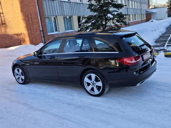 Black Mercedes-Benz c-220 2015 in Jekabpils, with an engine capacity of 2.20 L and mileage of 299 thousand km for 9000 €, photo 5 on AUTOMOTO.COM.LV