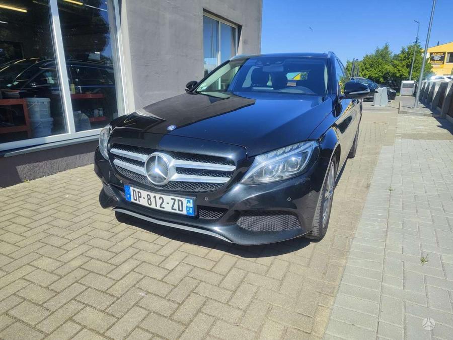 Black Mercedes-Benz c-220 2015 in Taurage, with an engine capacity of 2.14 L and mileage of 316 thousand km for 7500 €, photo 4 on AUTOMOTO.COM.LV