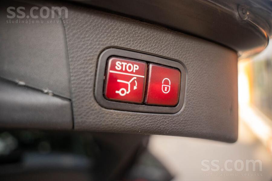 Black Mercedes-Benz c-220 2015 in Riga, with an engine capacity of 2.20 L and mileage of 276 thousand km for 13400 €, photo 16 on AUTOMOTO.COM.LV