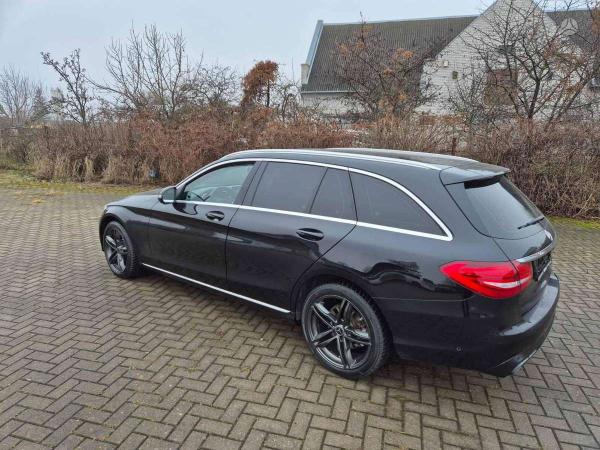 Black Mercedes-Benz c-220 2016 in Panevezys, with an engine capacity of 2.20 L and mileage of 265 thousand km for 10499 €, photo 3 on AUTOMOTO.COM.LV