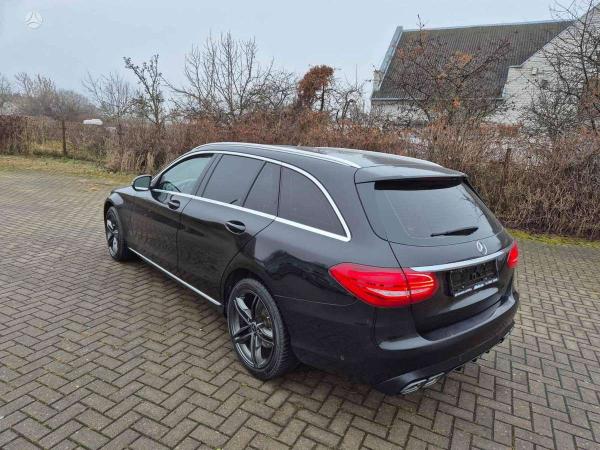 Black Mercedes-Benz c-220 2016 in Panevezys, with an engine capacity of 2.20 L and mileage of 265 thousand km for 10499 €, photo 4 on AUTOMOTO.COM.LV