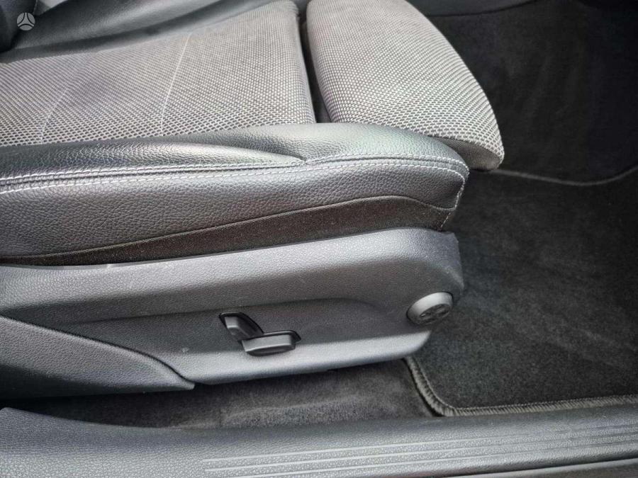 Melns Mercedes-Benz c-220 2016 Panevēža, ar dzinēja tilpumu 2.20 L un nobraukumu 265 tūkst. km par 10499 €, foto 16 vietnē AUTOMOTO.COM.LV