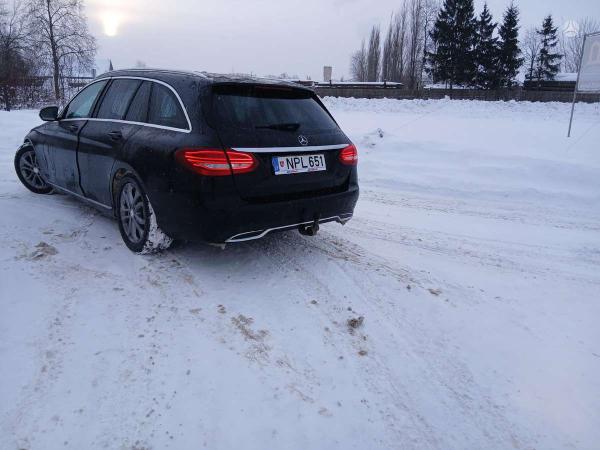Black Mercedes-Benz c-220 2016 in Kretinga, with an engine capacity of 2.10 L and mileage of 310 thousand km for 11200 €, photo 4 on AUTOMOTO.COM.LV