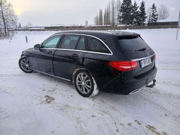 Black Mercedes-Benz c-220 2016 in Kretinga, with an engine capacity of 2.10 L and mileage of 310 thousand km for 11200 €, photo 5 on AUTOMOTO.COM.LV