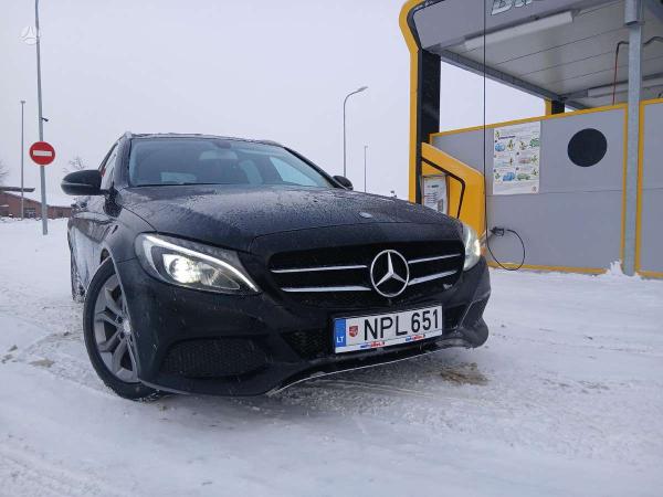 Black Mercedes-Benz c-220 2016 in Kretinga, with an engine capacity of 2.10 L and mileage of 310 thousand km for 11200 €, photo 2 on AUTOMOTO.COM.LV