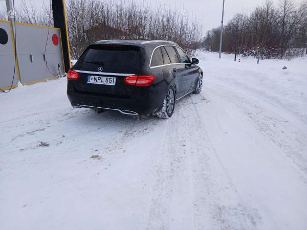 Black Mercedes-Benz c-220 2016 in Kretinga, with an engine capacity of 2.10 L and mileage of 310 thousand km for 11200 €, photo 3 on AUTOMOTO.COM.LV