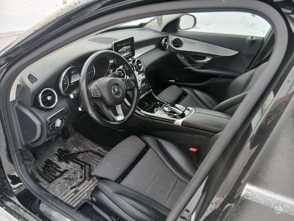 Black Mercedes-Benz c-220 2016 in Kretinga, with an engine capacity of 2.10 L and mileage of 310 thousand km for 11200 €, photo 6 on AUTOMOTO.COM.LV