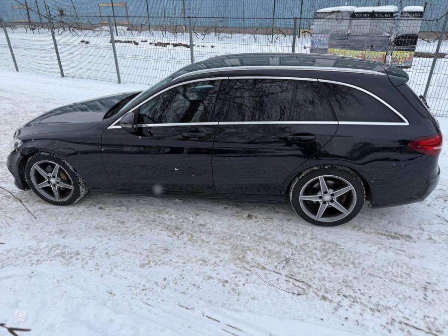 Black Mercedes-Benz c-220 2016 in Kaunas, with an engine capacity of 2.14 L and mileage of 167 thousand km for 9800 €, photo 5 on AUTOMOTO.COM.LV
