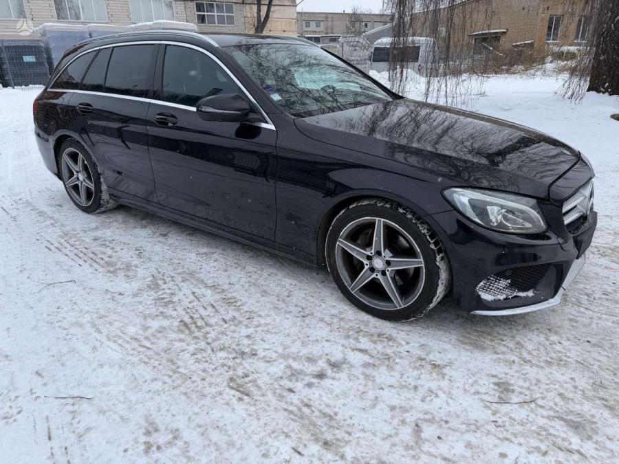 Black Mercedes-Benz c-220 2016 in Kaunas, with an engine capacity of 2.14 L and mileage of 167 thousand km for 9800 €, photo 6 on AUTOMOTO.COM.LV