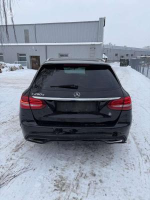 Black Mercedes-Benz c-220 2016 in Kaunas, with an engine capacity of 2.14 L and mileage of 167 thousand km for 9800 €, photo 9 on AUTOMOTO.COM.LV