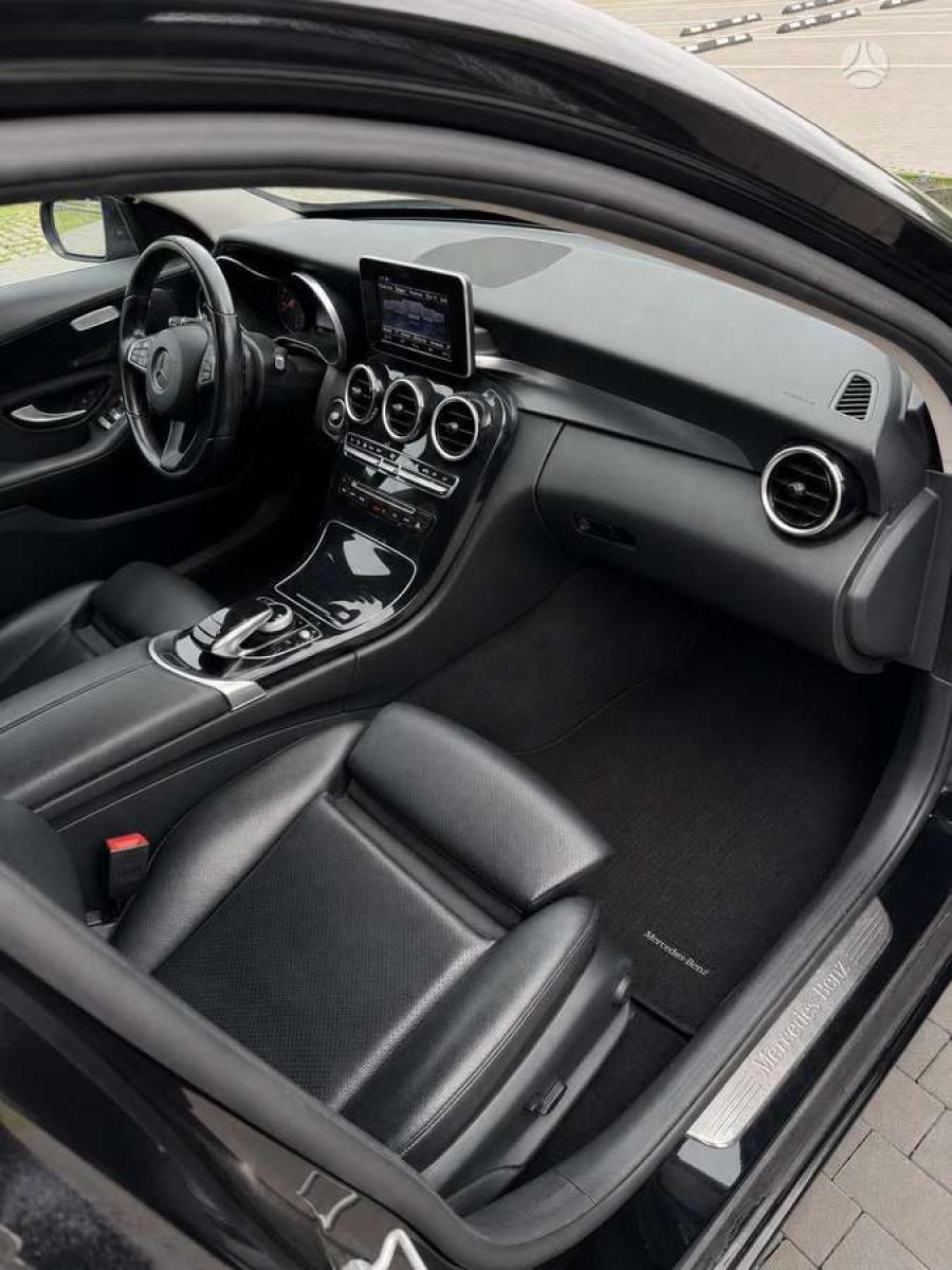 Black Mercedes-Benz c-220 2016 in Kaunas, with an engine capacity of 2.14 L and mileage of 330 thousand km for 10999 €, photo 17 on AUTOMOTO.COM.LV