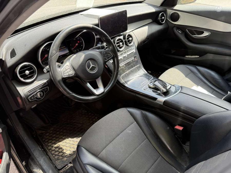 Black Mercedes-Benz c-220 2016 in Siauliai, with an engine capacity of 2.14 L and mileage of 275 thousand km for 6900 €, photo 10 on AUTOMOTO.COM.LV