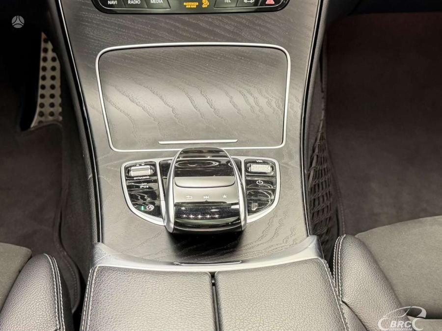 Black Mercedes-Benz c-220 2017 in Vilnius, with an engine capacity of 2.14 L and mileage of 195 thousand km for 13900 €, photo 19 on AUTOMOTO.COM.LV