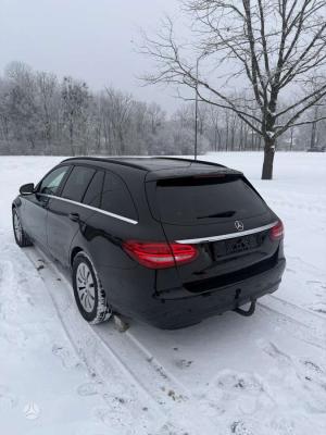 Melns Mercedes-Benz c-220 2017 Kauņa, ar dzinēja tilpumu 2.14 L un nobraukumu 295 tūkst. km par 10999 €, foto 3 vietnē AUTOMOTO.COM.LV