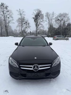 Black Mercedes-Benz c-220 2017 in Kaunas, with an engine capacity of 2.14 L and mileage of 285 thousand km for 11200 €, photo 2 on AUTOMOTO.COM.LV