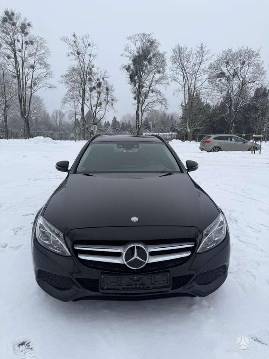 Black Mercedes-Benz c-220 2017 in Kaunas, with an engine capacity of 2.14 L and mileage of 285 thousand km for 11200 €, photo 2 on AUTOMOTO.COM.LV