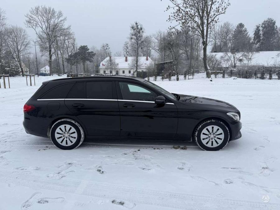 Black Mercedes-Benz c-220 2017 in Kaunas, with an engine capacity of 2.14 L and mileage of 285 thousand km for 11200 €, photo 10 on AUTOMOTO.COM.LV