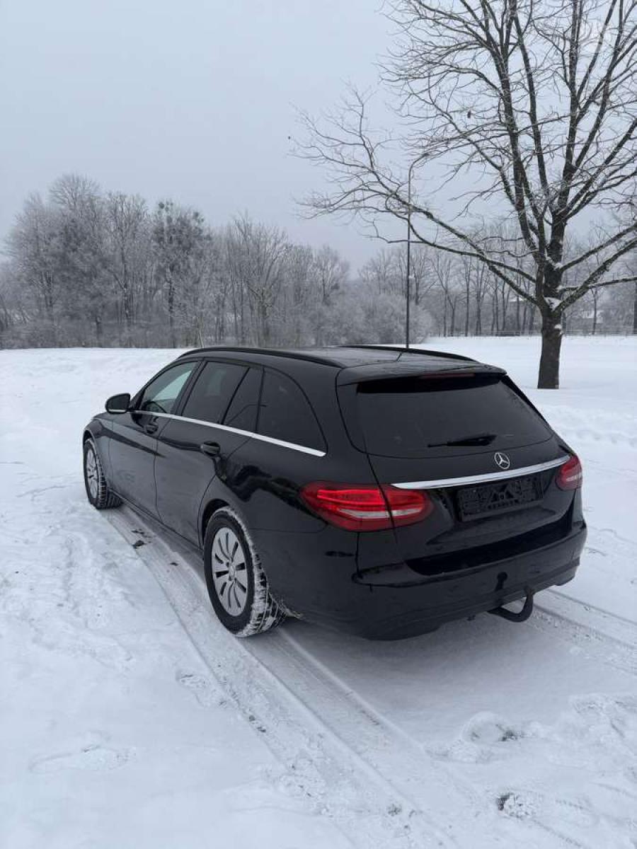 Black Mercedes-Benz c-220 2017 in Kaunas, with an engine capacity of 2.14 L and mileage of 285 thousand km for 11200 €, photo 15 on AUTOMOTO.COM.LV