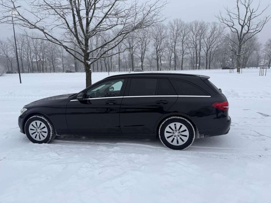 Black Mercedes-Benz c-220 2017 in Kaunas, with an engine capacity of 2.14 L and mileage of 285 thousand km for 11200 €, photo 17 on AUTOMOTO.COM.LV