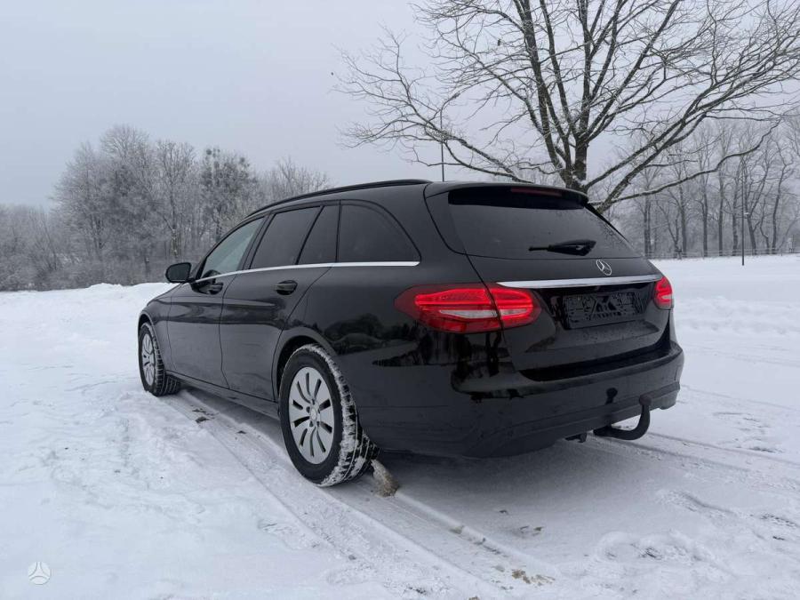 Black Mercedes-Benz c-220 2017 in Kaunas, with an engine capacity of 2.14 L and mileage of 295 thousand km for 11350 €, photo 5 on AUTOMOTO.COM.LV