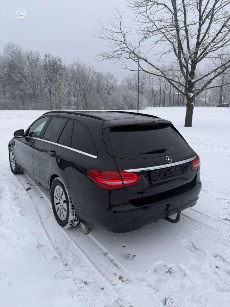 Black Mercedes-Benz c-220 2017 in Kaunas, with an engine capacity of 2.14 L and mileage of 295 thousand km for 11350 €, photo 6 on AUTOMOTO.COM.LV