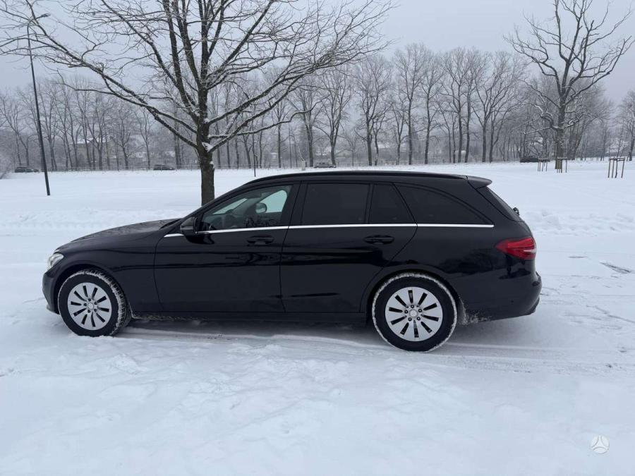 Black Mercedes-Benz c-220 2017 in Kaunas, with an engine capacity of 2.14 L and mileage of 295 thousand km for 11350 €, photo 17 on AUTOMOTO.COM.LV