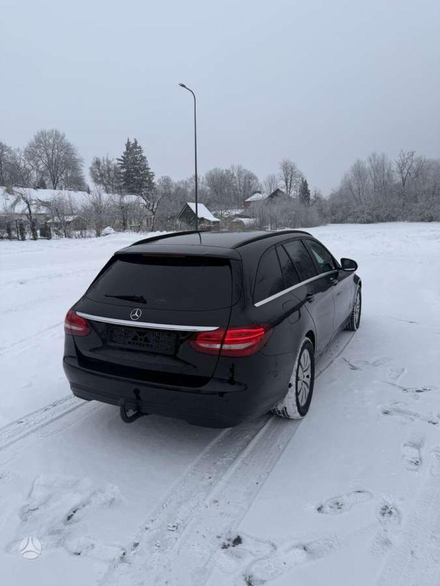 Black Mercedes-Benz c-220 2017 in Kaunas, with an engine capacity of 2.14 L and mileage of 295 thousand km for 11350 €, photo 21 on AUTOMOTO.COM.LV