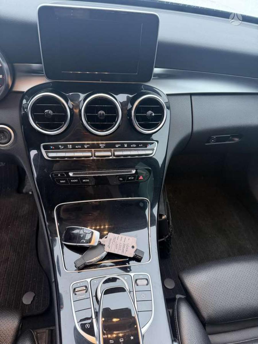 Black Mercedes-Benz c-220 2017 in Kaunas, with an engine capacity of 2.14 L and mileage of 295 thousand km for 11350 €, photo 28 on AUTOMOTO.COM.LV