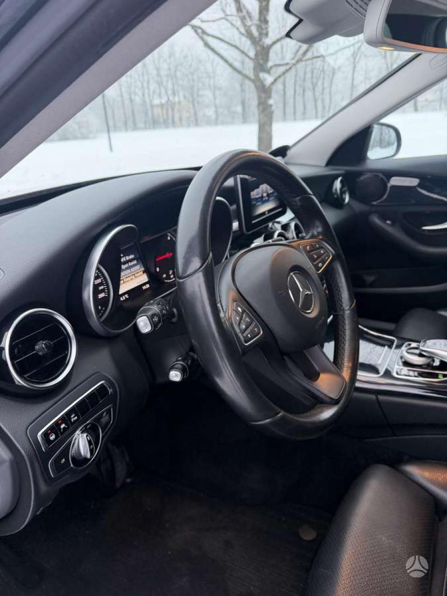 Black Mercedes-Benz c-220 2017 in Kaunas, with an engine capacity of 2.14 L and mileage of 295 thousand km for 11350 €, photo 31 on AUTOMOTO.COM.LV
