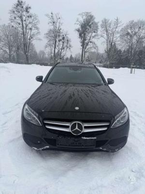 Black Mercedes-Benz c-220 2017 in Kaunas, with an engine capacity of 2.14 L and mileage of 295 thousand km for 11750 €, photo 4 on AUTOMOTO.COM.LV