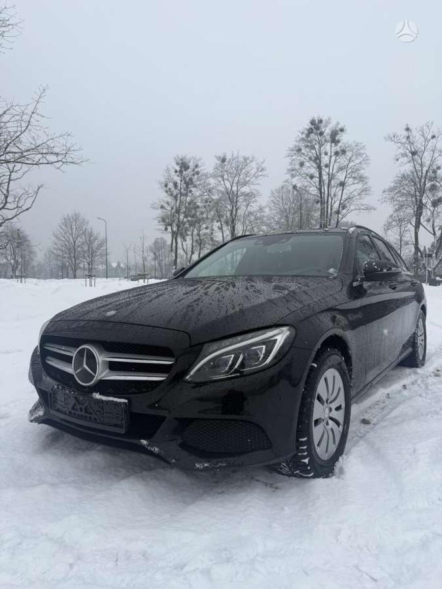 Black Mercedes-Benz c-220 2017 in Kaunas, with an engine capacity of 2.14 L and mileage of 295 thousand km for 11750 €, photo 5 on AUTOMOTO.COM.LV