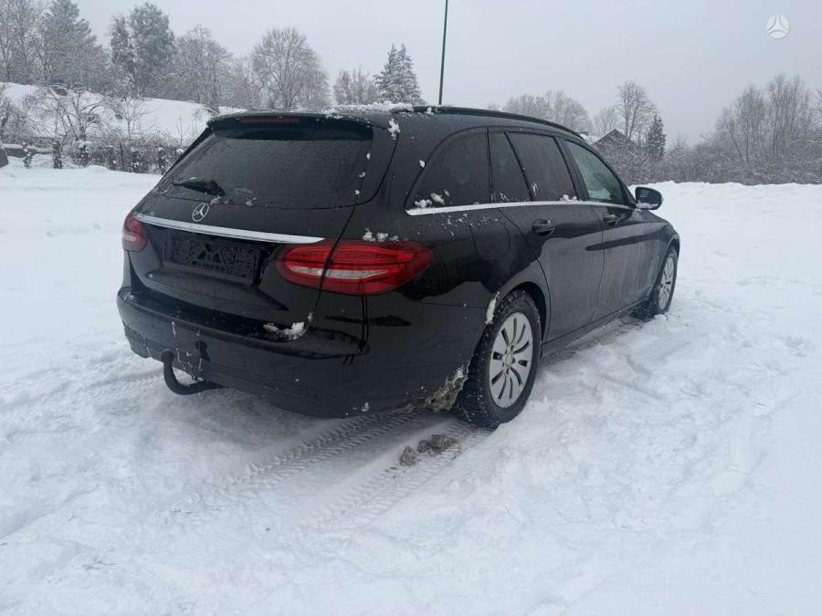 Black Mercedes-Benz c-220 2017 in Kaunas, with an engine capacity of 2.14 L and mileage of 295 thousand km for 11750 €, photo 9 on AUTOMOTO.COM.LV