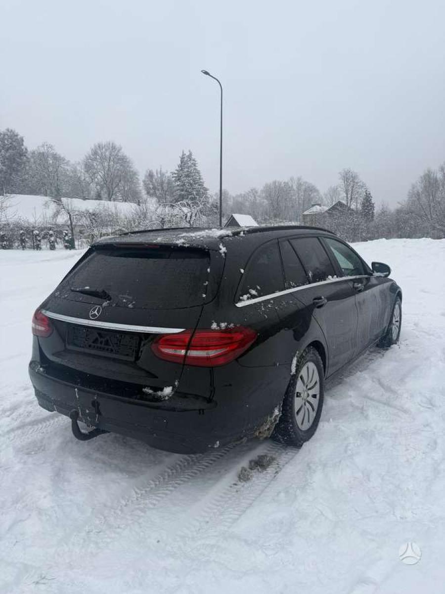Black Mercedes-Benz c-220 2017 in Kaunas, with an engine capacity of 2.14 L and mileage of 295 thousand km for 11750 €, photo 10 on AUTOMOTO.COM.LV