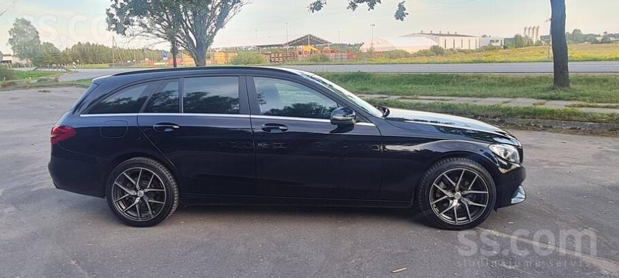 Black Mercedes-Benz c-220 2017 in Cesis, with an engine capacity of 2.20 L and mileage of 247 thousand km for 13900 €, photo 4 on AUTOMOTO.COM.LV