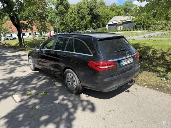Черный Мерседес Ц 220 2017 в Каунас, объемом двигателя 2.14 л и пробегом 295 тыс. км за 9999 €, фото 4 на AUTOMOTO.COM.LV
