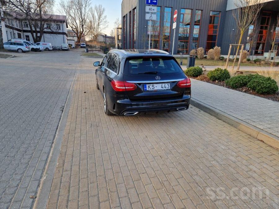 Black Mercedes-Benz c-220 2017 in Riga, with an engine capacity of 2.10 L and mileage of 220 thousand km for 11000 €, photo 4 on AUTOMOTO.COM.LV