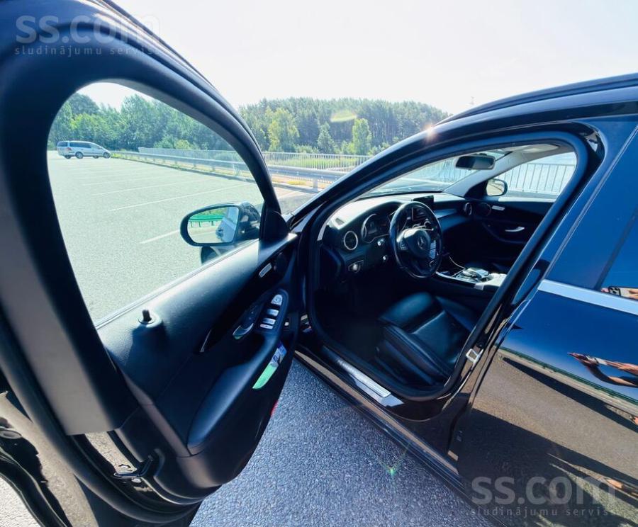 Black Mercedes-Benz c-220 2017 in Riga, with an engine capacity of 2.20 L and mileage of 351 thousand km for 12000 €, photo 11 on AUTOMOTO.COM.LV