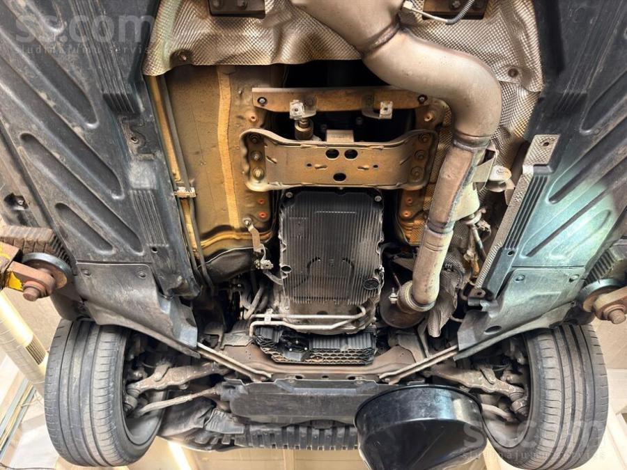Black Mercedes-Benz c-220 2017 in Riga, with an engine capacity of 2.20 L and mileage of 351 thousand km for 12000 €, photo 13 on AUTOMOTO.COM.LV