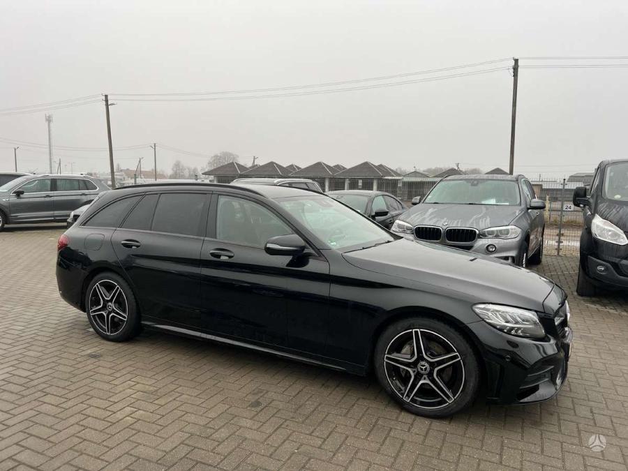 Black Mercedes-Benz c-220 2018 in Taurage, with an engine capacity of 1.95 L and mileage of 208 thousand km for 14900 €, photo 5 on AUTOMOTO.COM.LV
