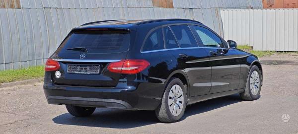 Black Mercedes-Benz c-220 2018 in Utena, with an engine capacity of 2.14 L and mileage of 278 thousand km for 10900 €, photo 3 on AUTOMOTO.COM.LV